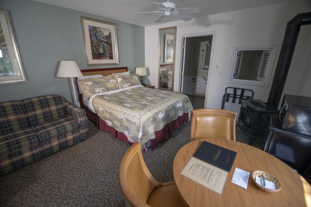 Coachlite Inn in Sister Bay | Best Rates & Deals on Orbitz
