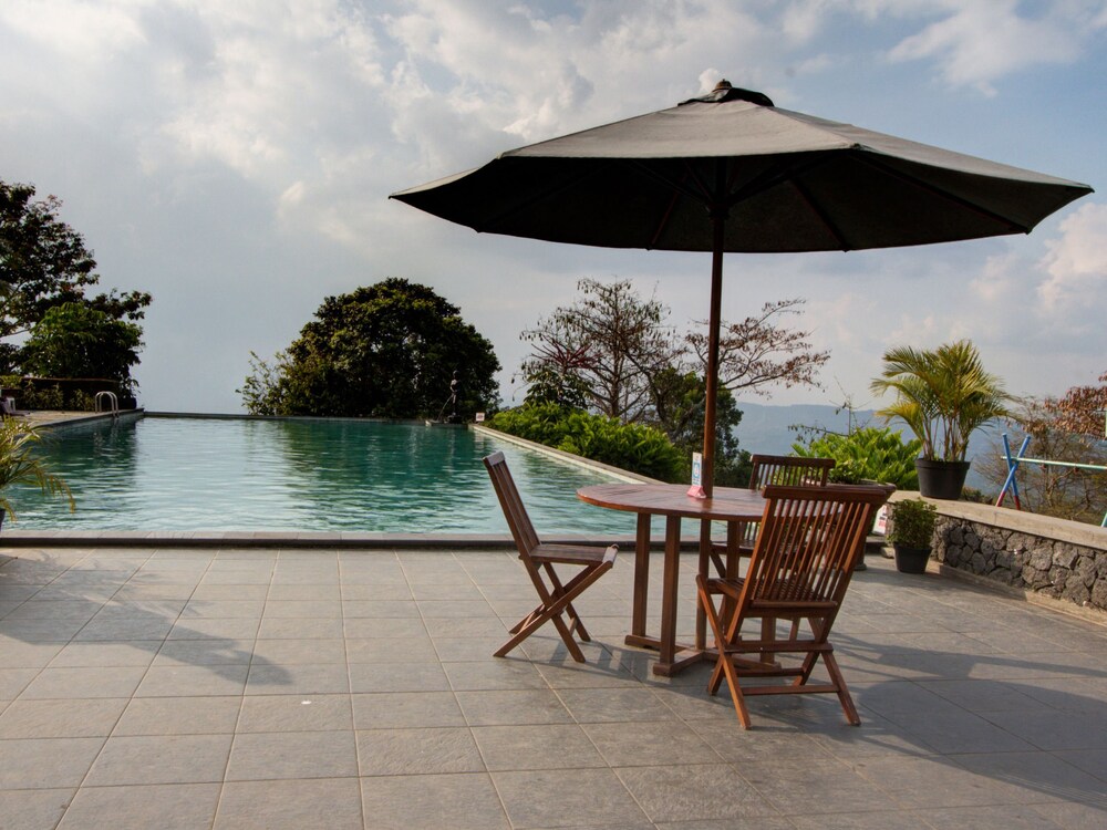 d'Emmerick Salib Putih Hotel Salatiga in Salatiga | Best Rates & Deals ...