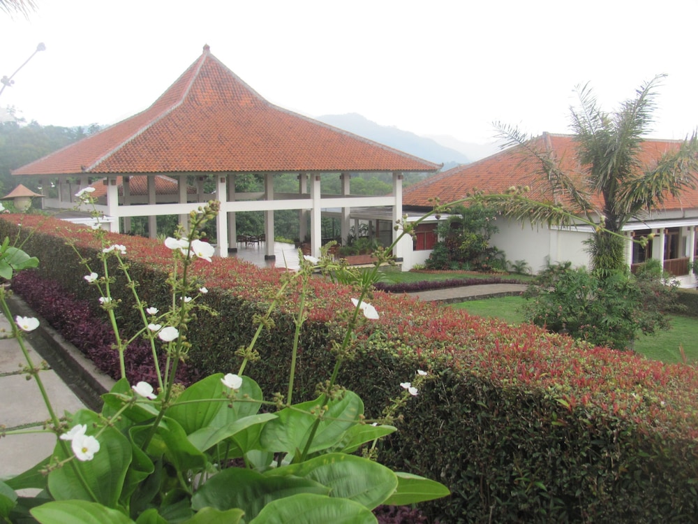 d'Emmerick Salib Putih Hotel Salatiga Deals & Reviews (Salatiga, IDN ...