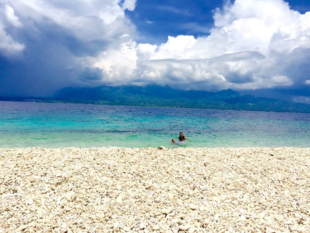 Santander Pebbles Beach Resort: AU$53 Deals & Reviews (Santander, PHL ...