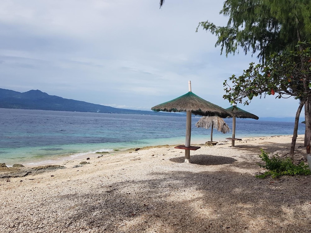 Santander Pebbles Beach Resort: AU$53 Deals & Reviews (Santander, PHL ...