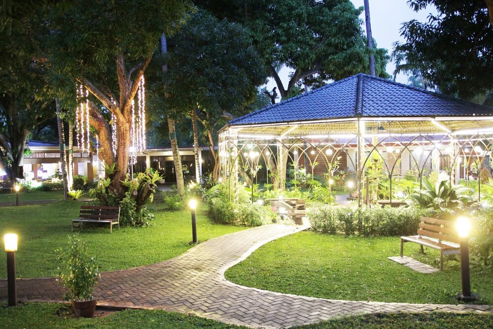 Batangas Country Club, Batangas City: Room Prices & Reviews | Travelocity