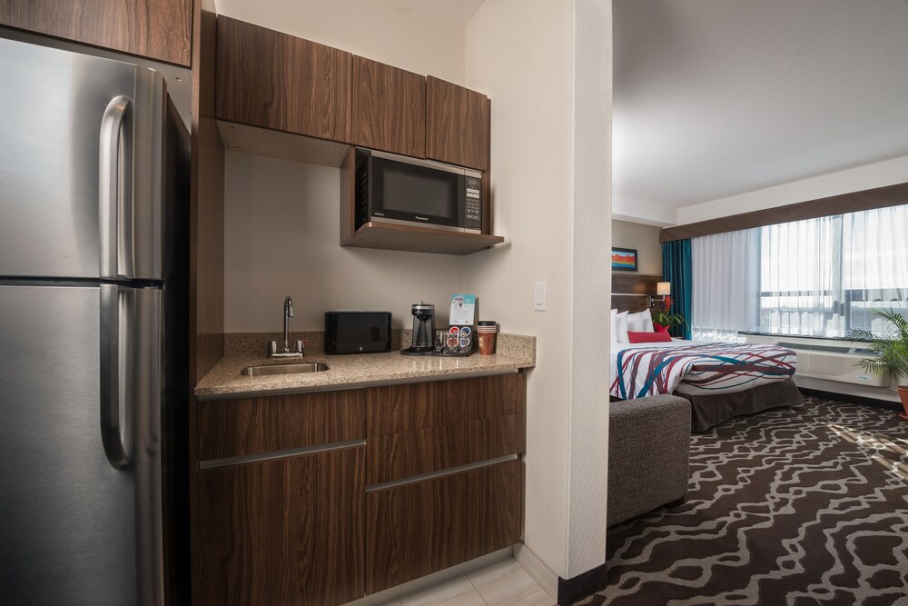 Encore Suites by Service Plus Inns: AU$194 Deals & Reviews (Grande ...