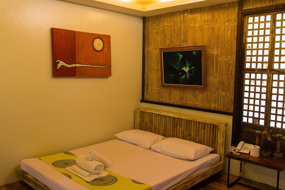 Damires Hills Tierra Verde in Janiuay | Best Rates & Deals on Orbitz