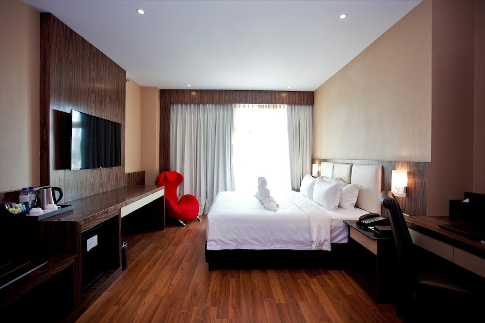 Vouk Hotel Suites in George Town | Best Rates & Deals on Orbitz