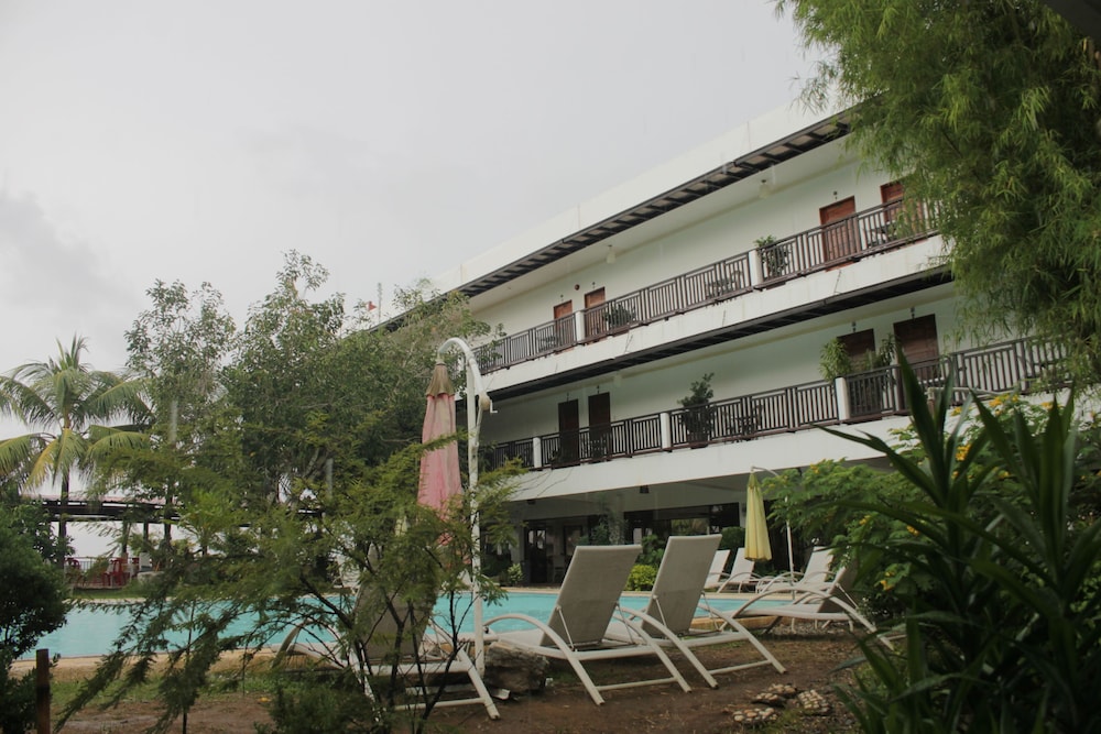 Jamont Hotel in Sipalay | Best Rates & Deals on Orbitz