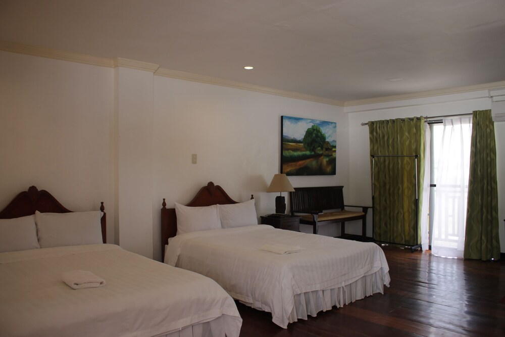 Jamont Hotel in Sipalay | Best Rates & Deals on Orbitz