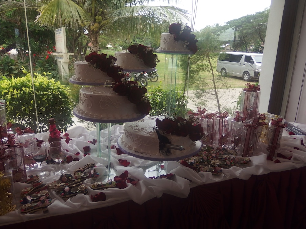 Jamont Hotel in Sipalay | Best Rates & Deals on Orbitz