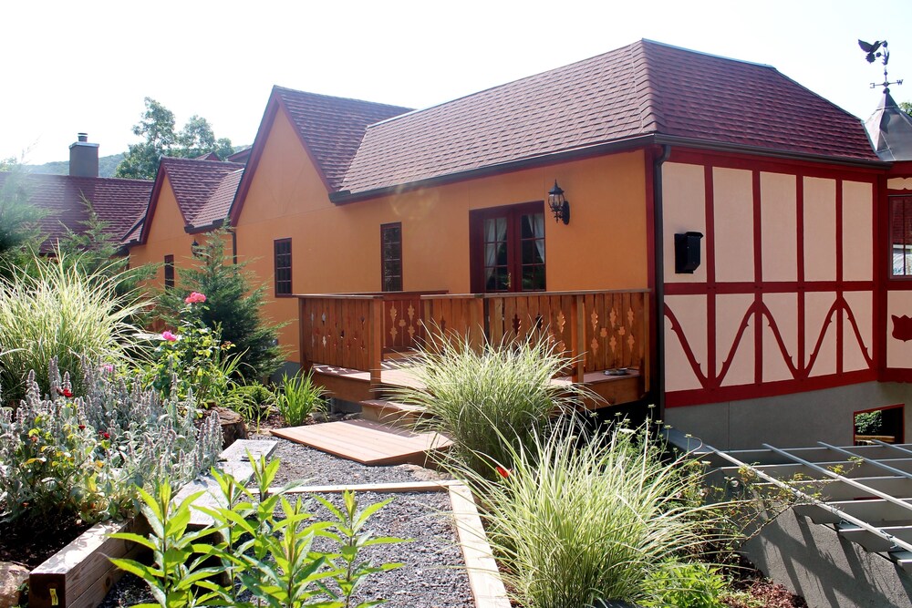 Fenton Inn in Roseland | Best Rates & Deals on Orbitz