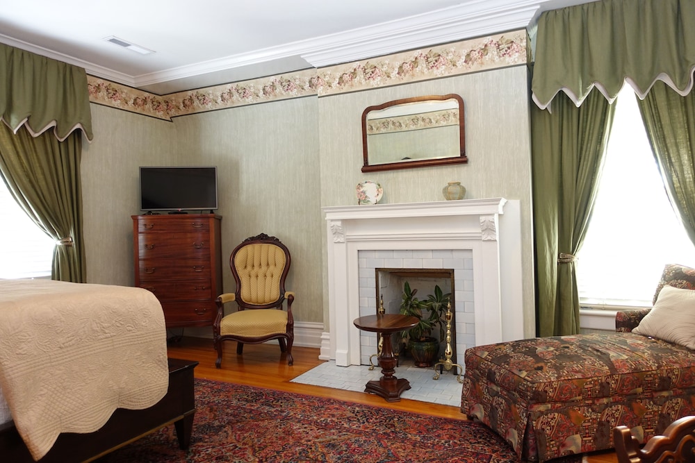 Bluff View Inn in Chattanooga | Best Rates & Deals on Orbitz