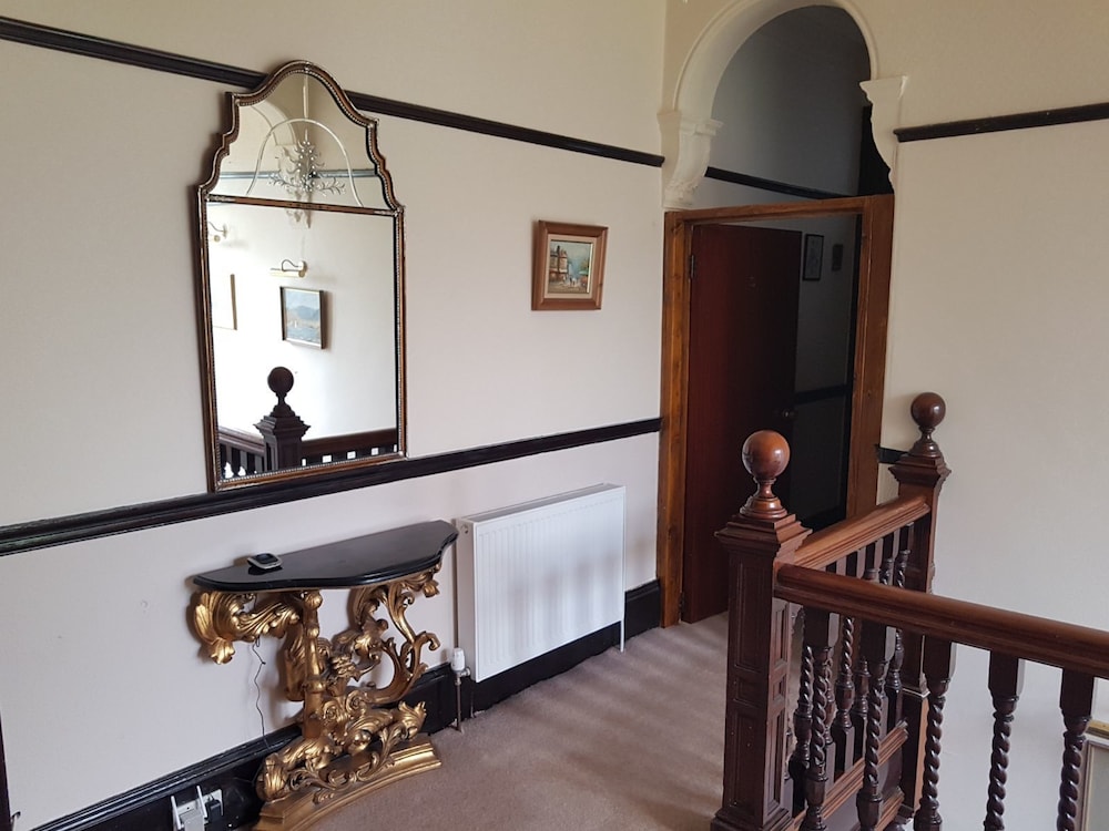 Bonkle House in Wishaw | Best Rates & Deals on Orbitz