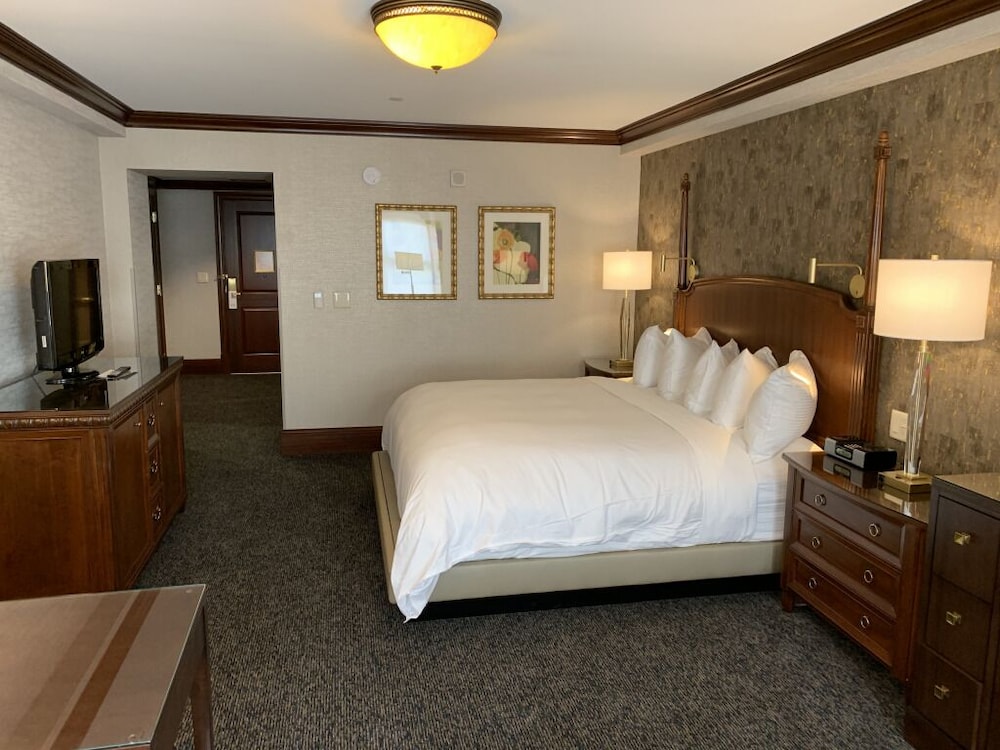 The Towers At Kahler Grand Hotel in Rochester | Best Rates & Deals on ...