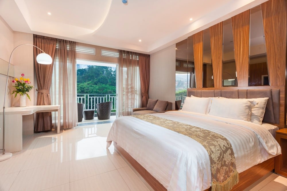 Le Eminence Hotel Convention & Resort Ciloto - Puncak: Deals & Reviews ...