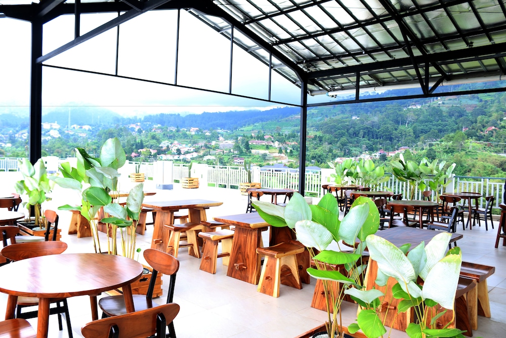 Le Eminence Hotel Convention & Resort Ciloto - Puncak: Deals & Reviews ...