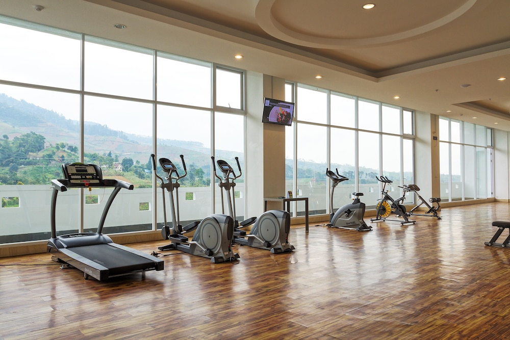 Le Eminence Hotel Convention & Resort Ciloto - Puncak: Deals & Reviews ...