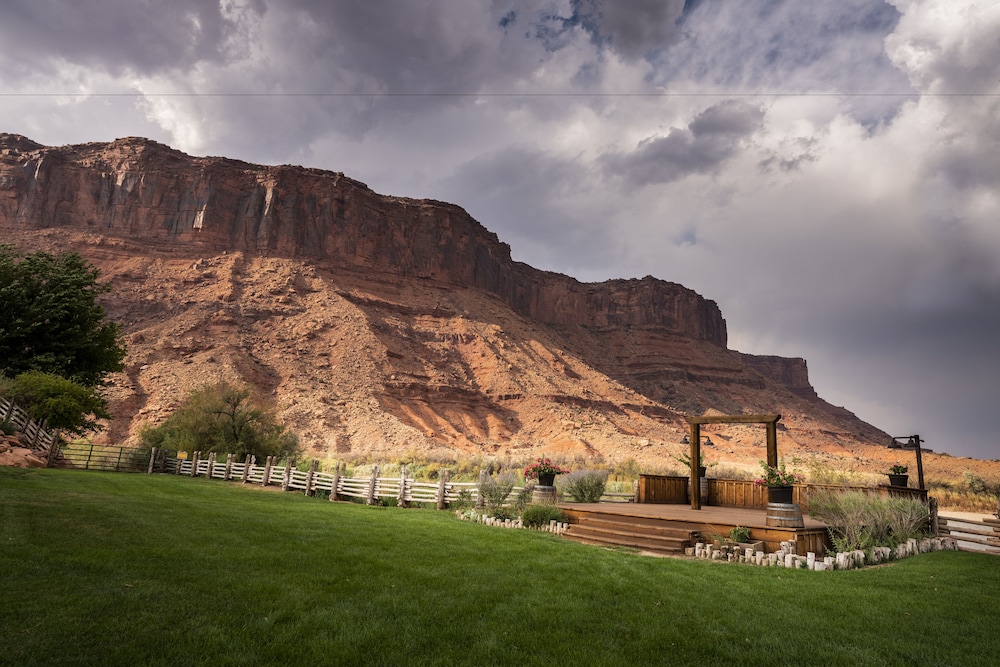 Red Cliffs Lodge, Moab: $220 Room Prices & Reviews | Travelocity