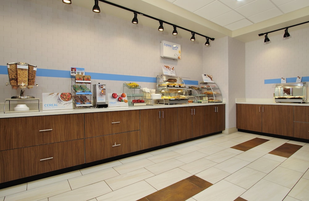 Holiday Inn Express & Suites Brookshire - Katy Freeway, an IHG Hotel in ...