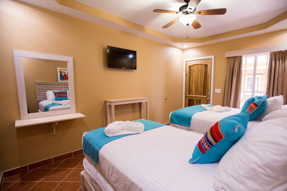 Mr. Tucan Hotel, Roatan: Room Prices & Reviews | Travelocity