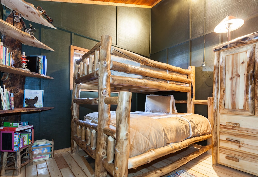 Treehouse by the Stream, Provo: Room Prices & Reviews | Travelocity