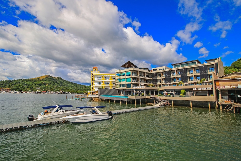Two Seasons Coron Bayside Hotel in Coron | Best Rates & Deals on Orbitz