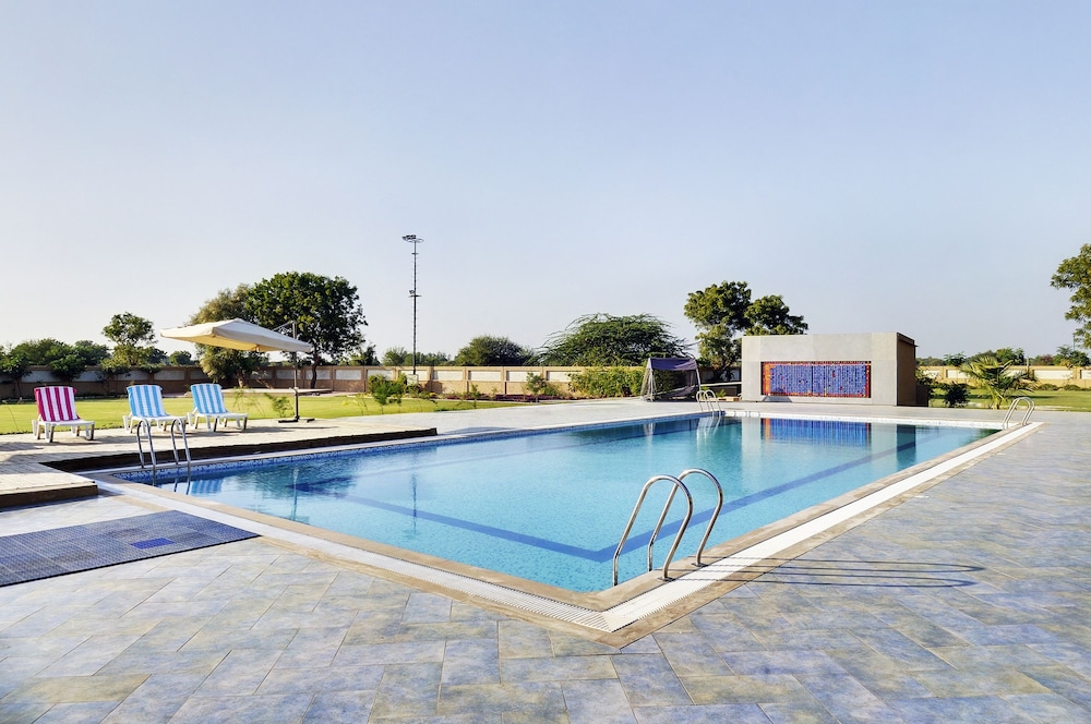 Aarohi Starz Club, Sanand: Room Prices & Reviews | Travelocity
