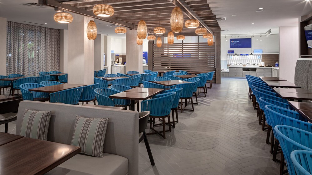Holiday Inn Express & Suites Orlando at SeaWorld, an IHG Hotel in ...