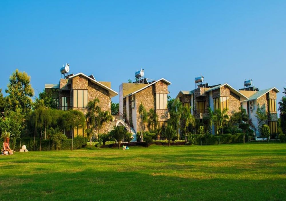 The Roar Resort, Ramnagar: Room Prices & Reviews | Travelocity