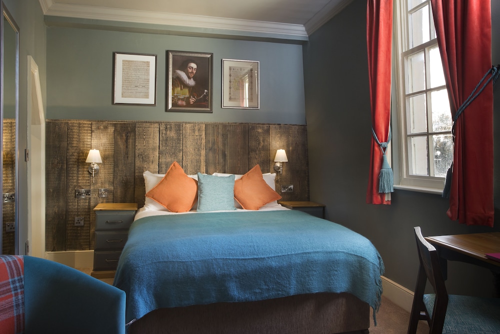 The Ostrich Inn in Slough | Best Rates & Deals on Orbitz