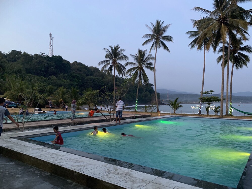 Legon Pari Beach Resort Deals & Reviews (Cisolok, IDN) | Wotif