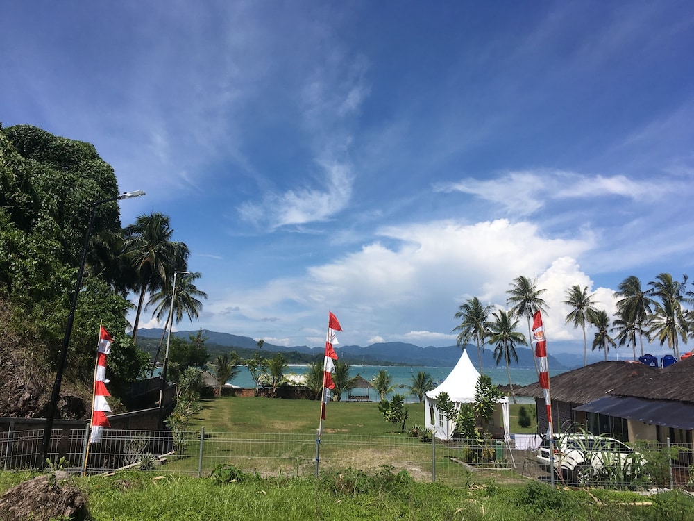 Legon Pari Beach Resort Deals & Reviews (Cisolok, IDN) | Wotif