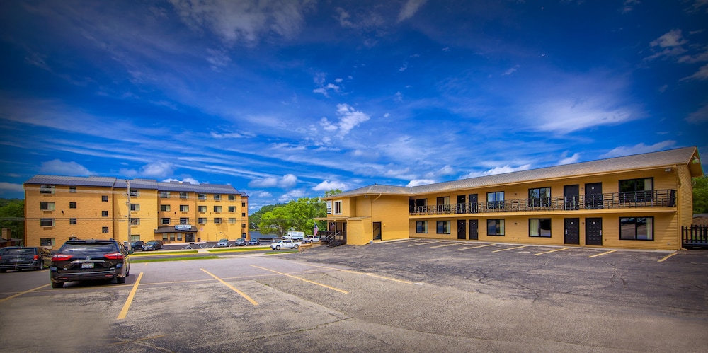 The VUE Boutique Hotel, Wisconsin Dells: $64 Room Prices & Reviews ...