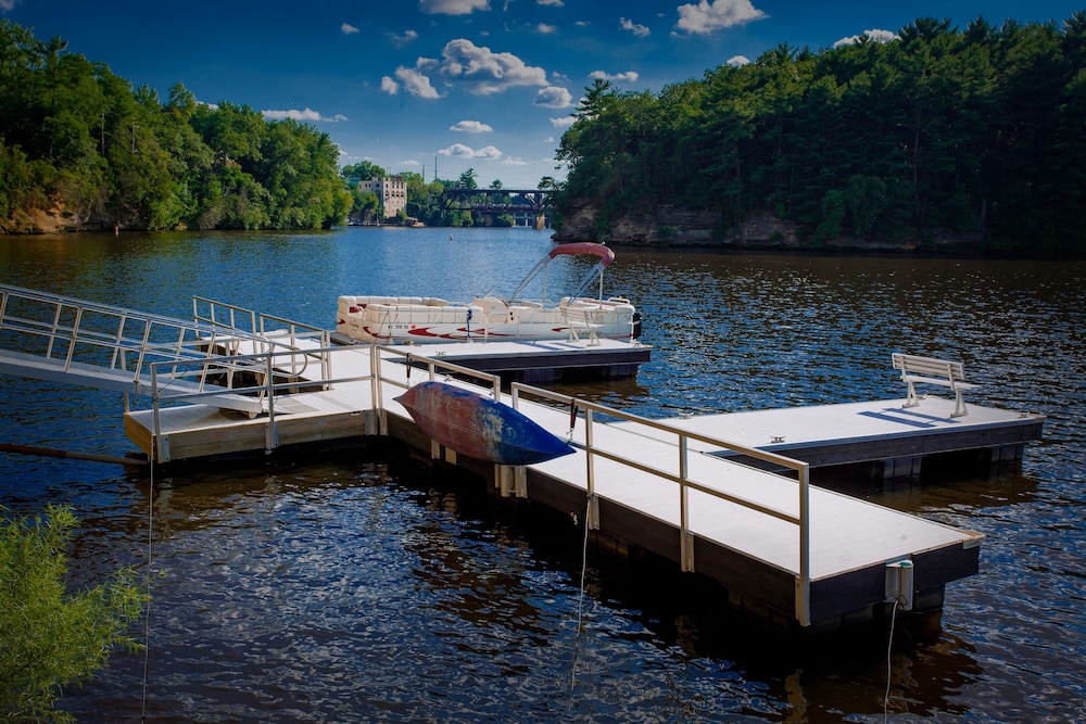 The VUE Boutique Hotel & Boathouse in Wisconsin Dells | Best Rates ...