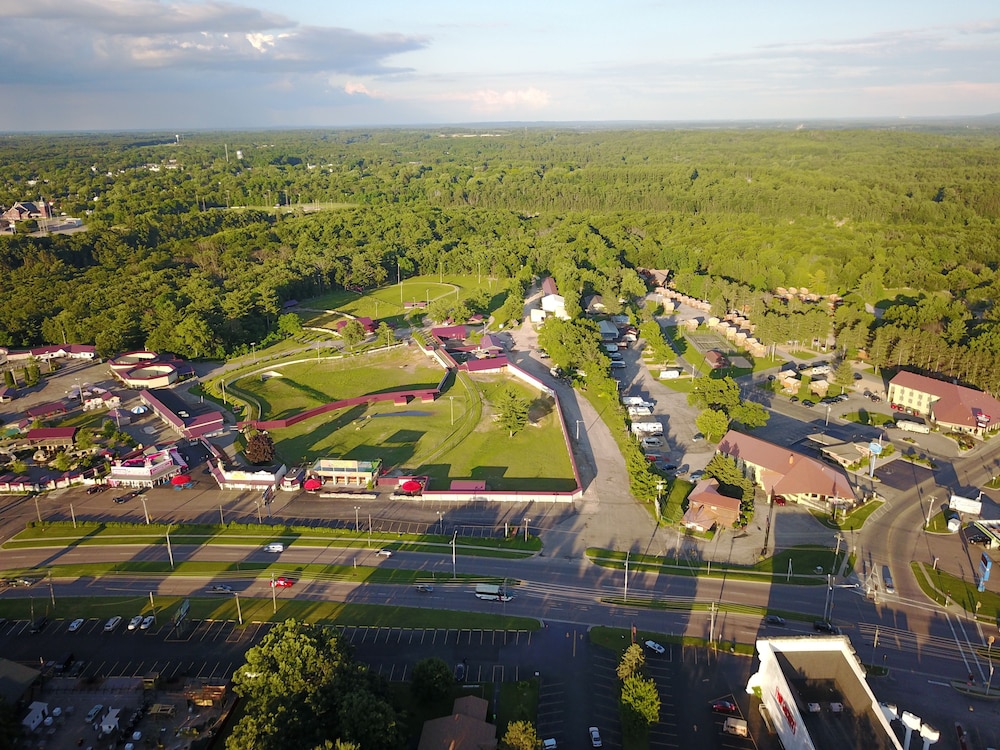 Natura Treescape Resort, Wisconsin Dells: $44 Room Prices & Reviews ...