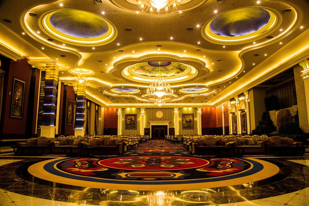 Sheraton Grand Palace Indore, Indore: $112 Room Prices & Reviews ...