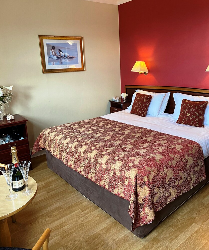 O'Sheas Hotel Tramore: Deals & Reviews (Tramore, IRL) | Wotif