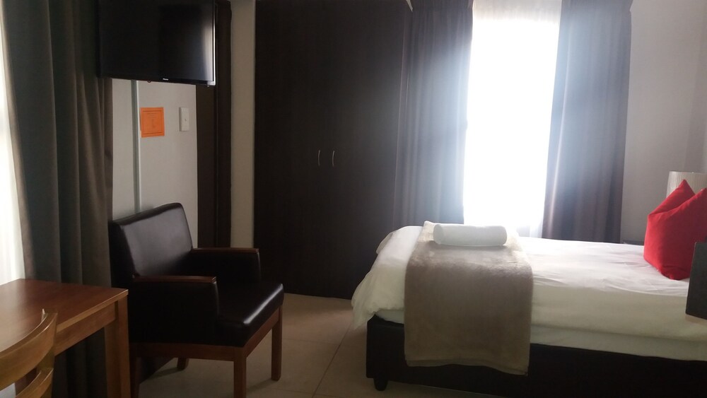 Clanwilliam Hotel by Country Hotels: AU$91 Deals & Reviews (Cederberg ...