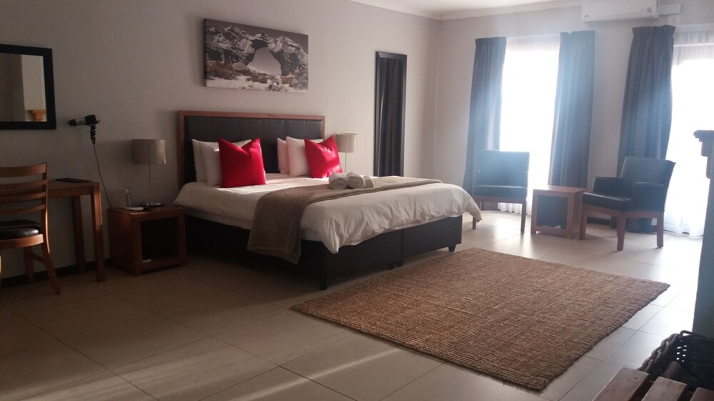 Clanwilliam Hotel by Country Hotels: AU$91 Deals & Reviews (Cederberg ...