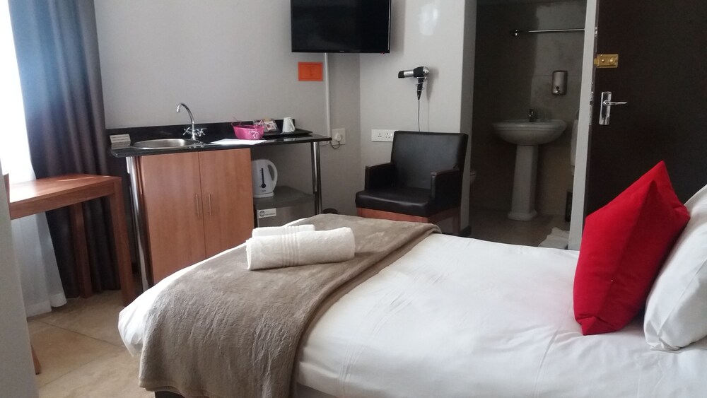 Clanwilliam Hotel by Country Hotels: AU$91 Deals & Reviews (Cederberg ...