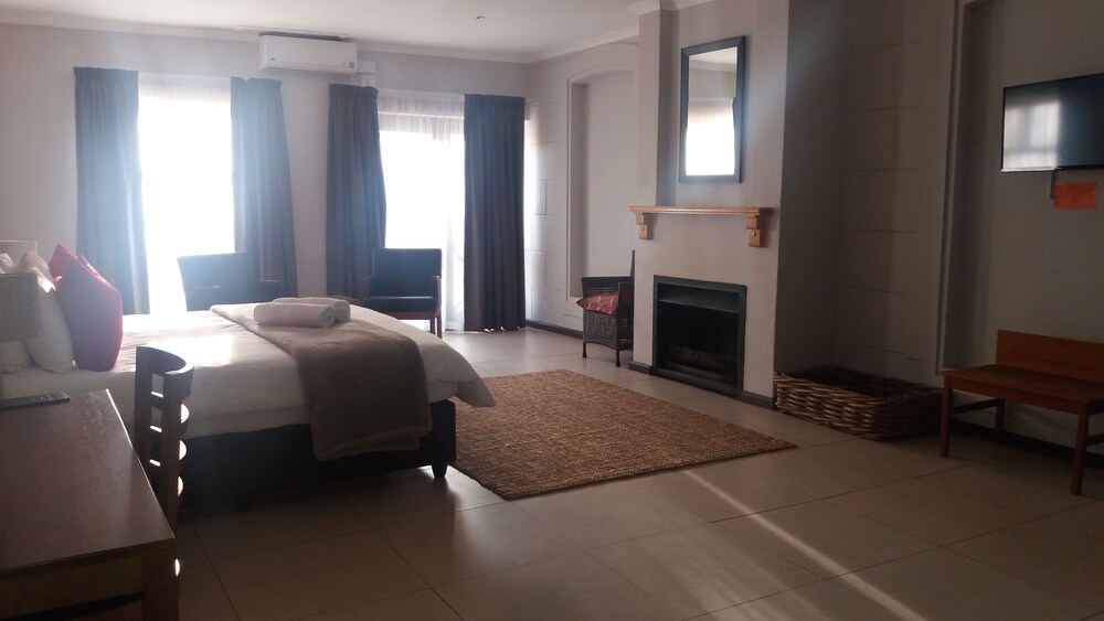 Clanwilliam Hotel by Country Hotels: AU$91 Deals & Reviews (Cederberg ...