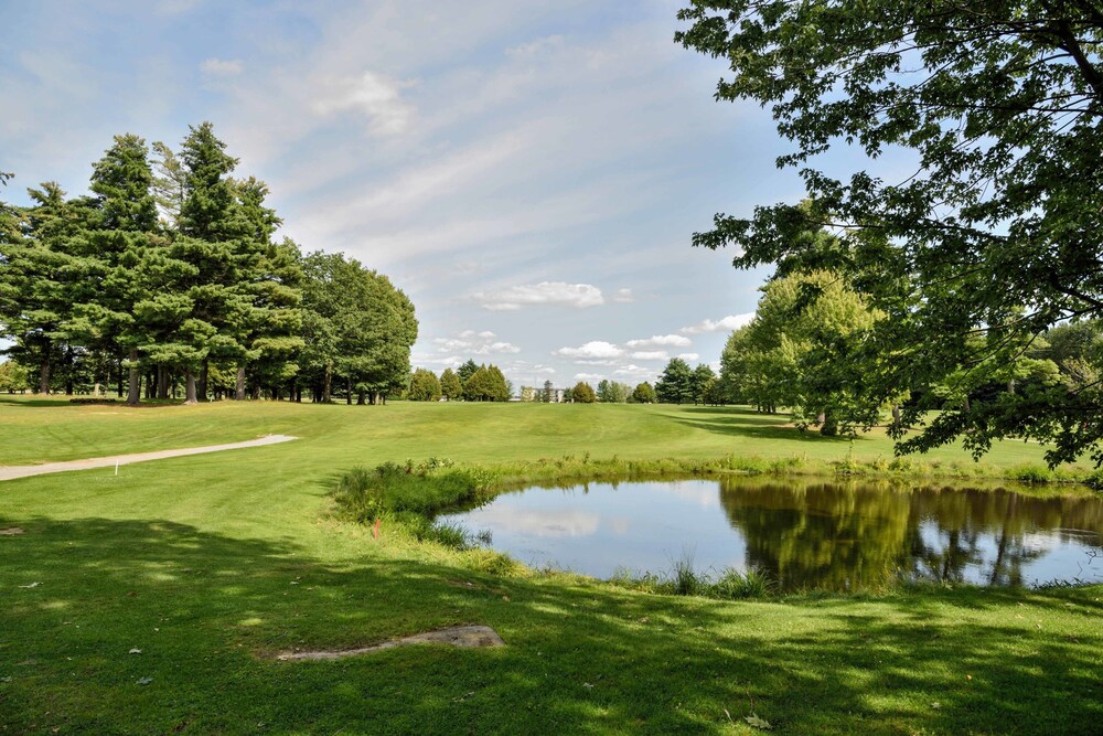 La Cache du Lac Champlain by Ôrigine in Venise-en-Quebec | Best Rates ...