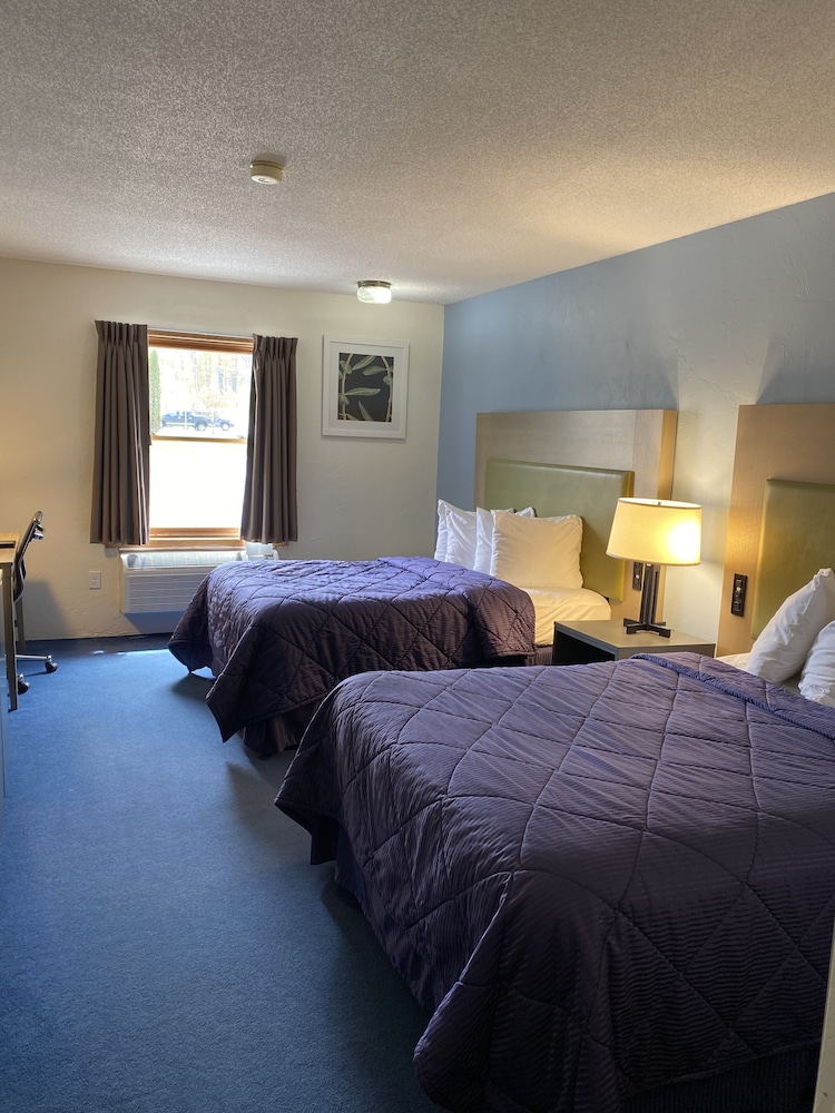 Pictured Rocks Inn & Suites in Munising | Best Rates & Deals on Orbitz