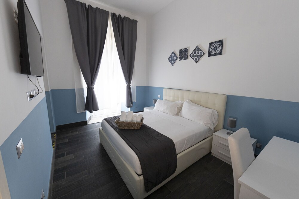 Arch Rome Suites, Rome: $291 Room Prices & Reviews | Travelocity