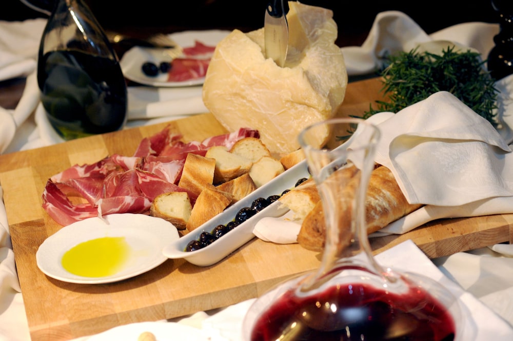 Hotel & Restaurant Milan, Pula: $203 Room Prices & Reviews | Travelocity