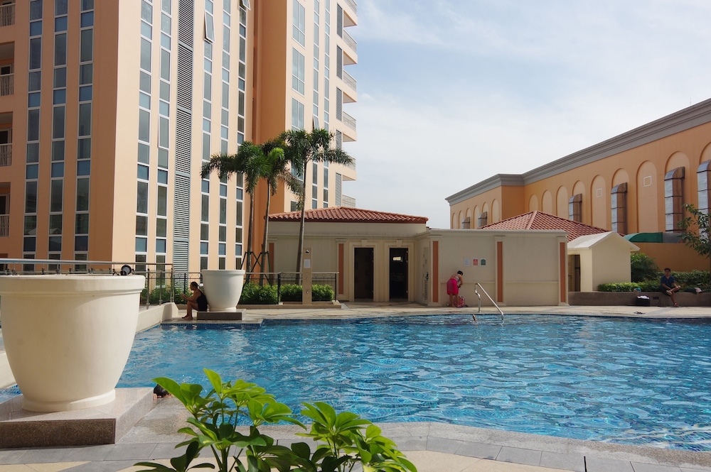 LUXE In Venice - The Venice Residences in Manila | Best Rates & Deals ...