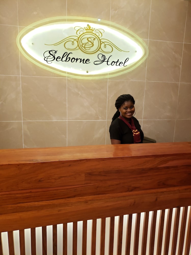 Selborne Hotel: AU$124 Deals & Reviews (Bulawayo, ZWE) | Wotif