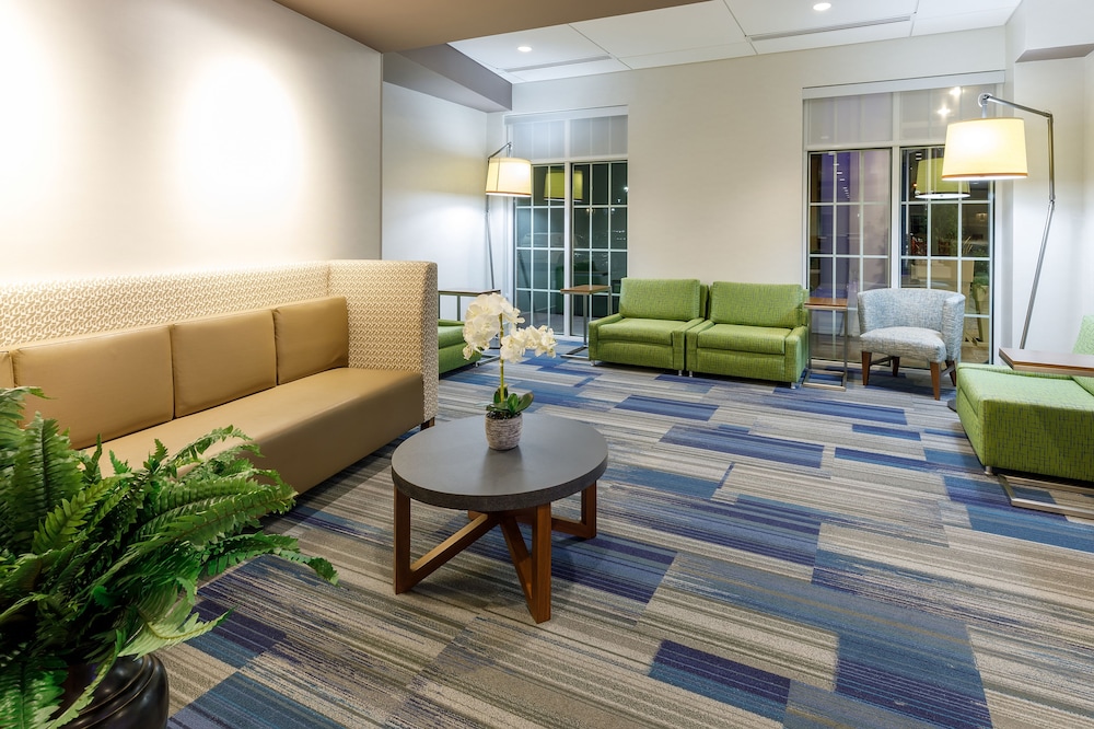 Holiday Inn Express & Suites Sturbridge, an IHG Hotel in Sturbridge ...