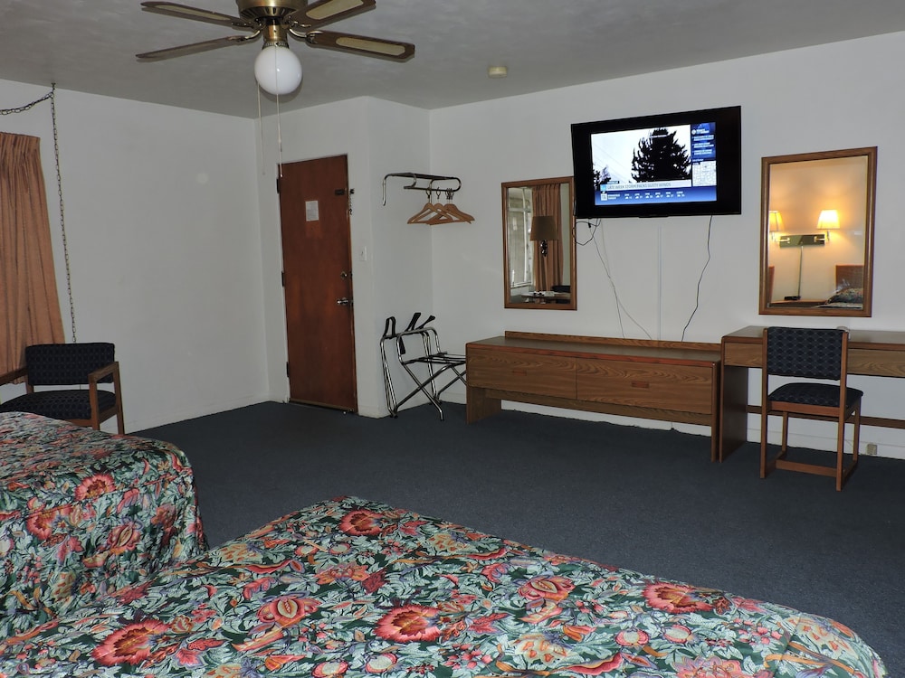 The Golden Inn, New Paris: $75 Room Prices & Reviews | Travelocity