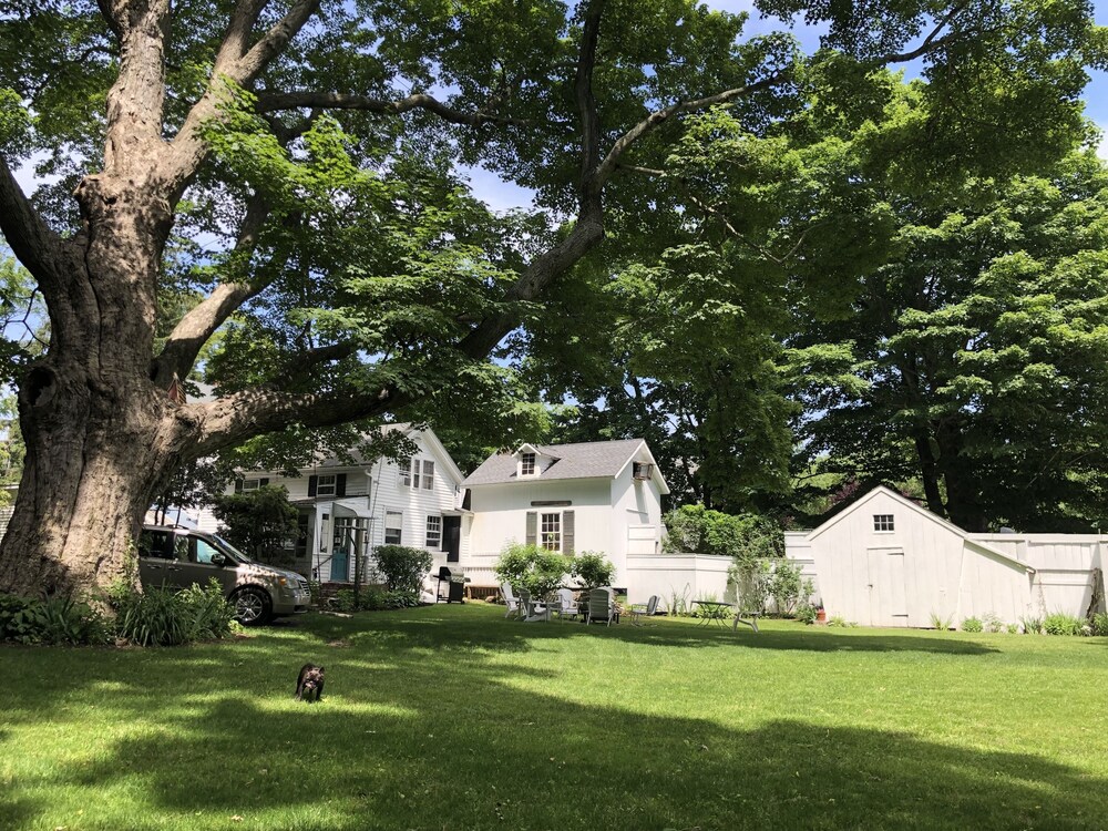 Capt Nathaniel Clarke Historic Homestead,Reunions, Magnificent Yard ...