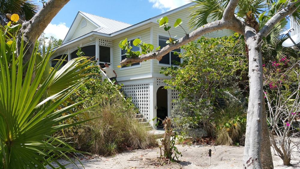 Island Oasis/Hidden Beach House-Private pool - Jose's Hideaway | Vrbo