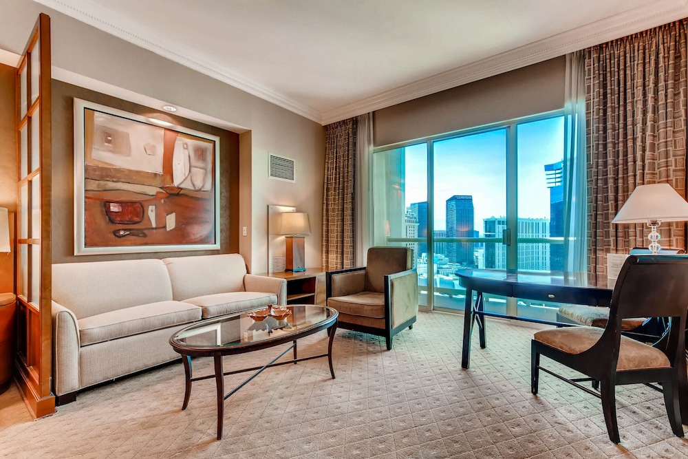 MGM Signature Penthouse Jr. Studio Right on Strip w/View, Balcony, Pool, Hot Tub in Las Vegas ...